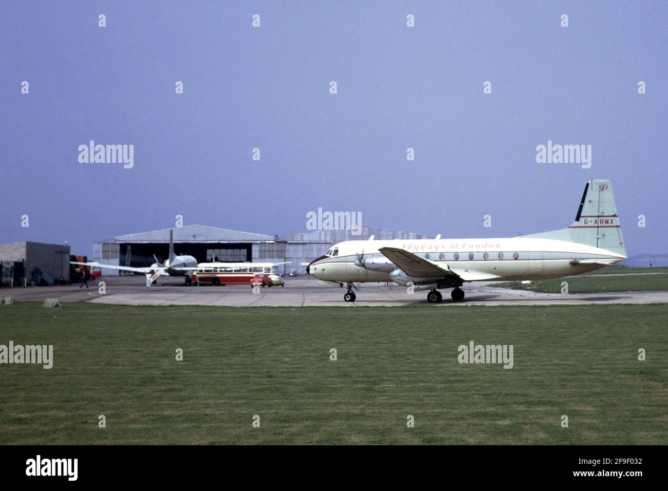 Lympne airport hi-res stock photography and images - Alamy