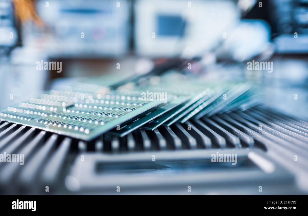 Close-up side view of a panel of SMD resistors Stock Photo - Alamy