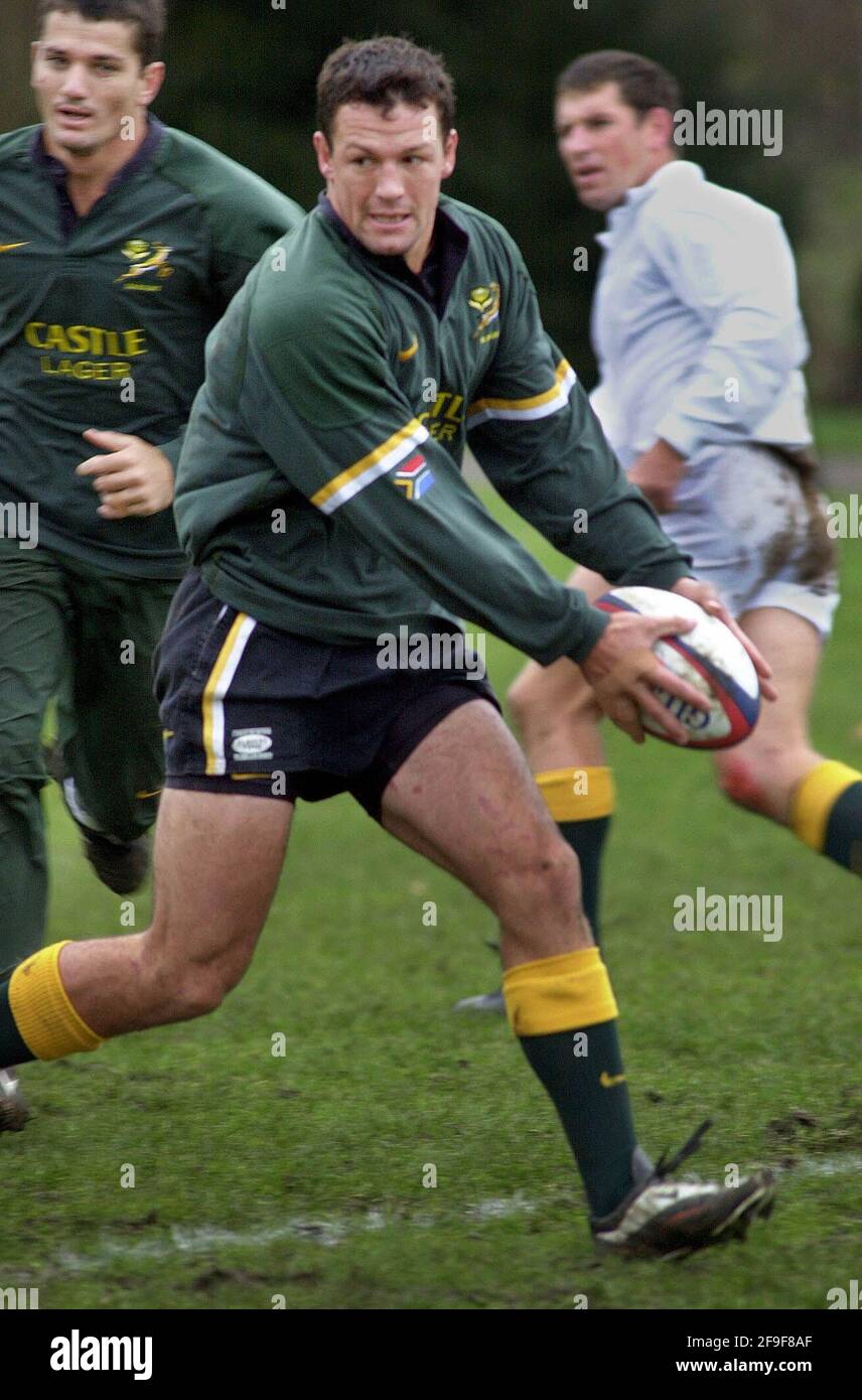 SOUTH AFRICAN RUGBY TEAM TRAINING AT ETON COLLAGE 28/11/2000. VOS ...