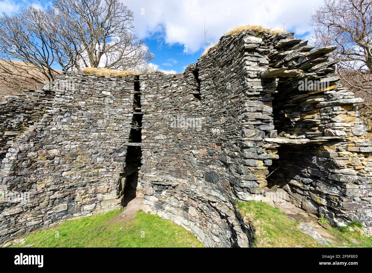 GLENELG HIGHLANDS SCOTLAND DUN TRODDAN BROCH VIEW OF INTERIOR AND CROSS ...