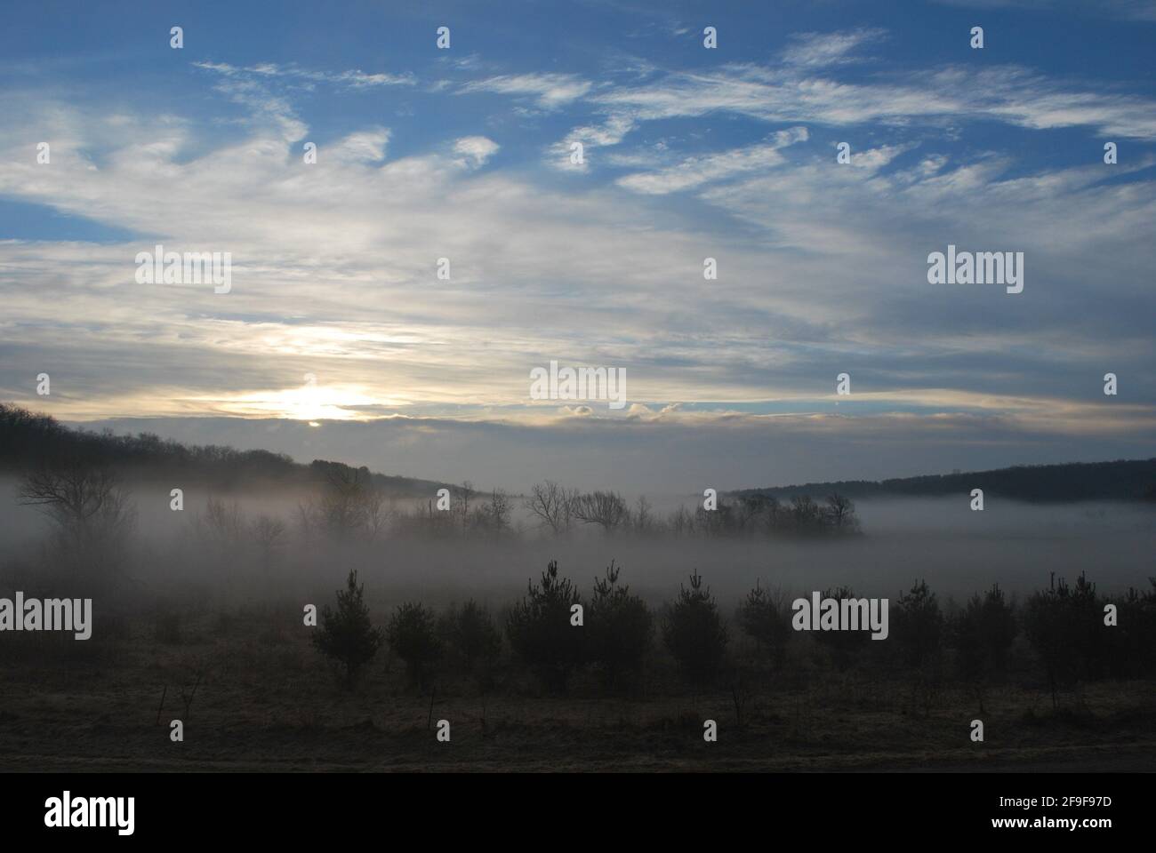 Mid morning sun hi-res stock photography and images - Alamy
