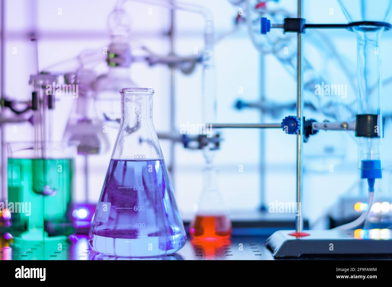 Glass chemical equipment in a chemistry lab Stock Photo - Alamy