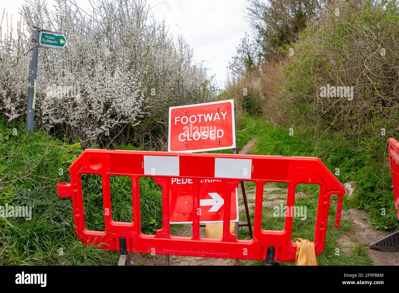 Aylesbury Vale, Buckinghamshire, UK. 16th April, 2021. HS2 have ...