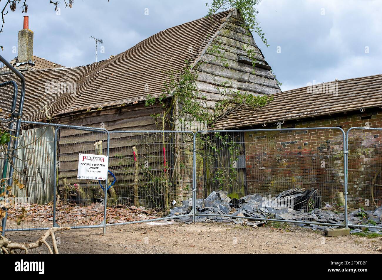 Smashed roof hi-res stock photography and images - Alamy