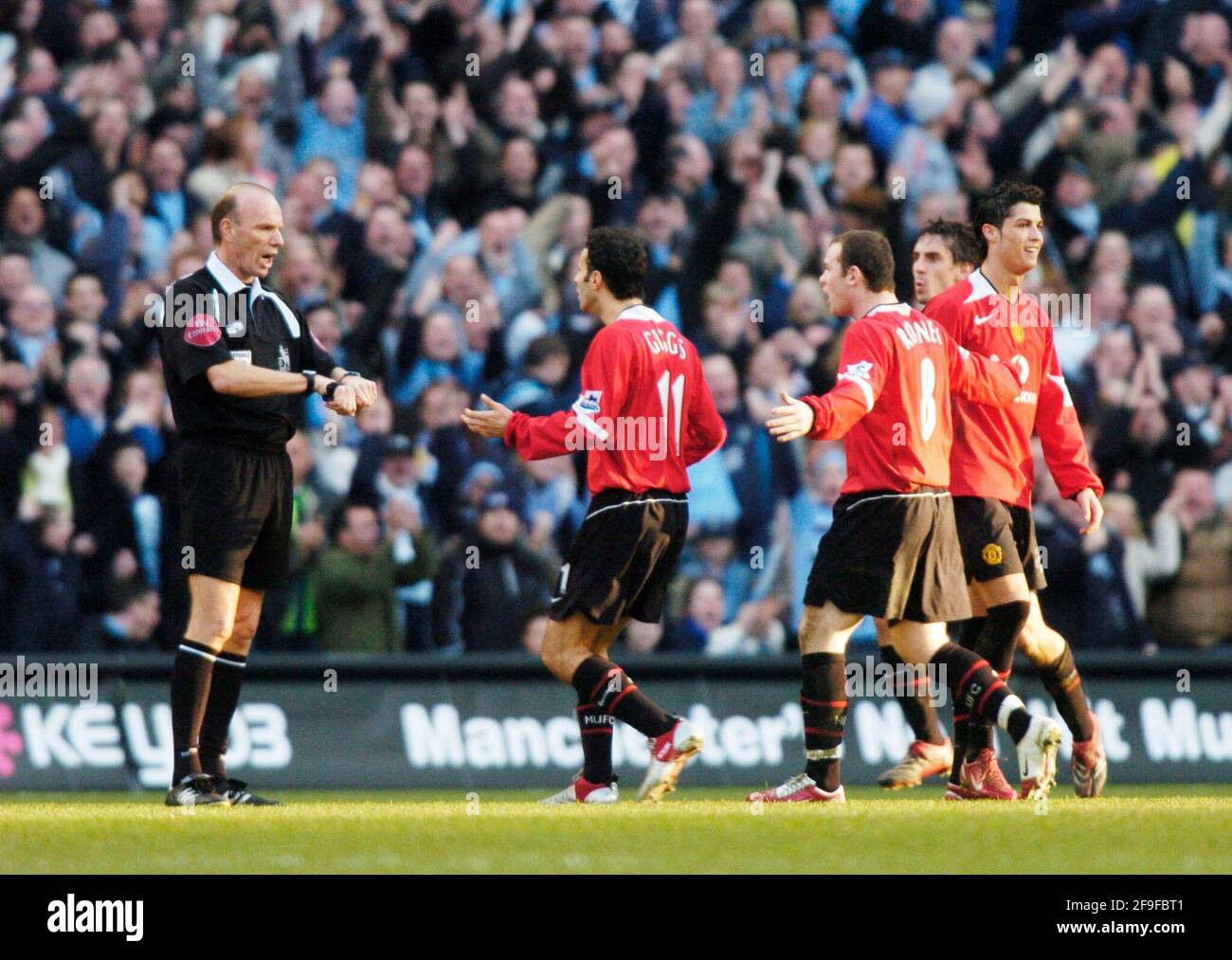 MAN CITY V MAN UTD RONALDO IS SENT OFF 14/1/2005 PICTURE DAVID ...