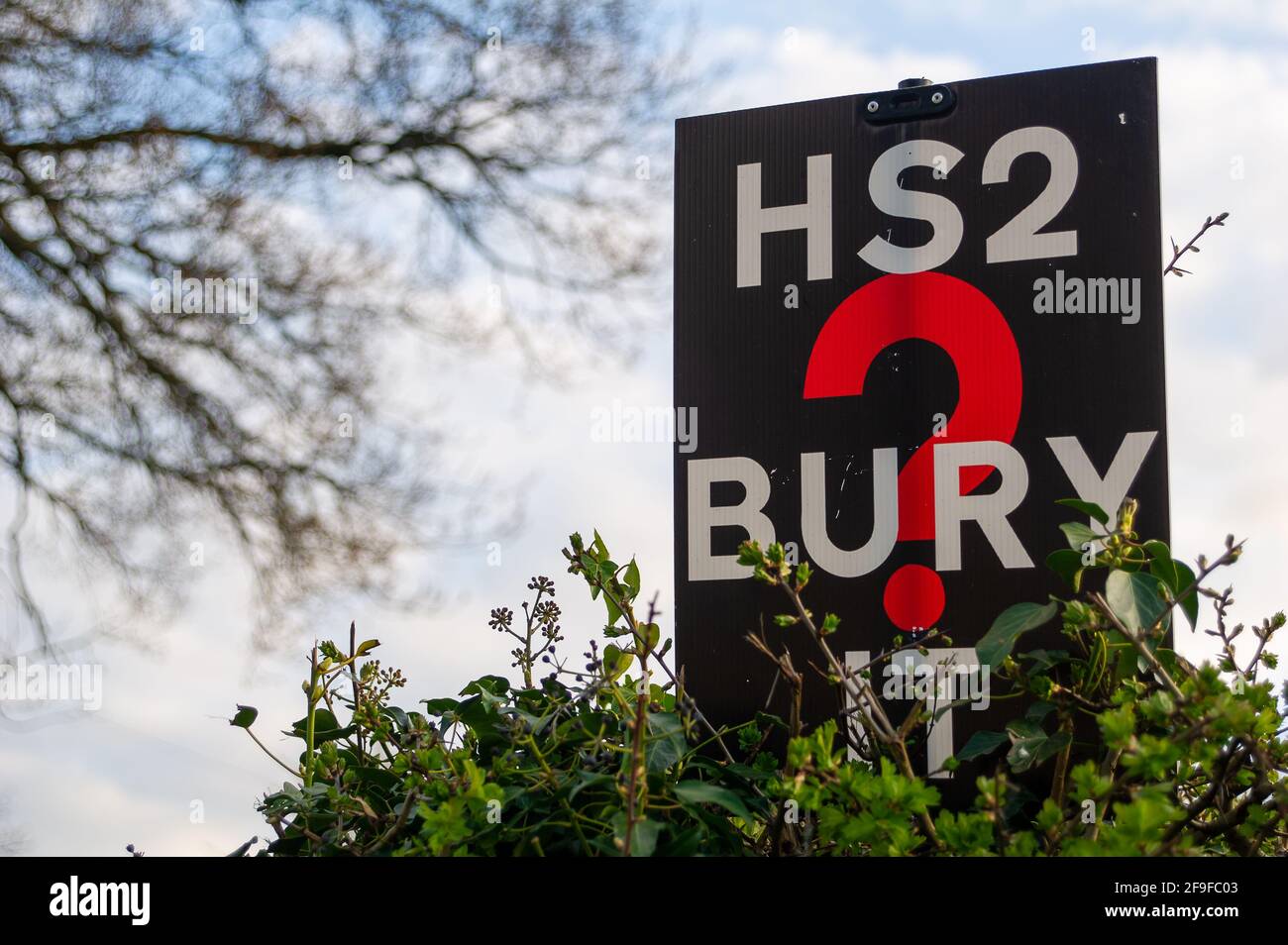 Aylesbury Vale, Buckinghamshire, UK. 16th April, 2021. Anti HS2 signs ...