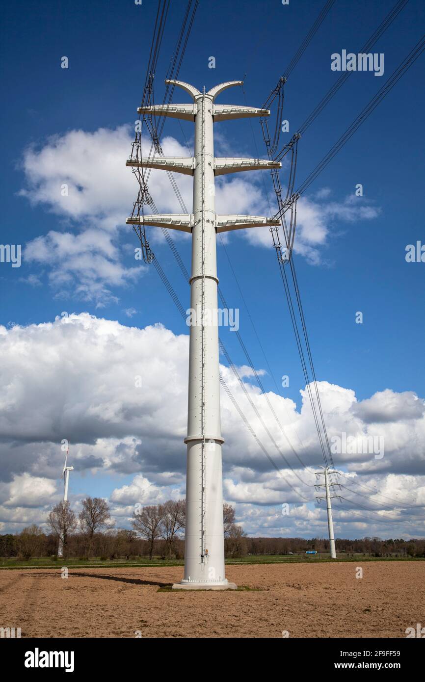 Solid wall pylon hi-res stock photography and images - Alamy