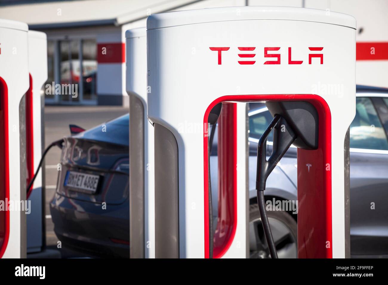 Supercharger charging station for Tesla electric vehicles, Tesla Model ...
