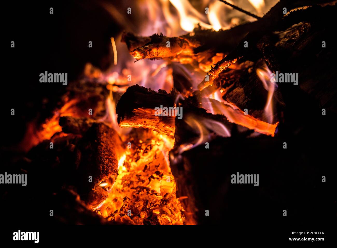 wood in fire with great color Stock Photo - Alamy
