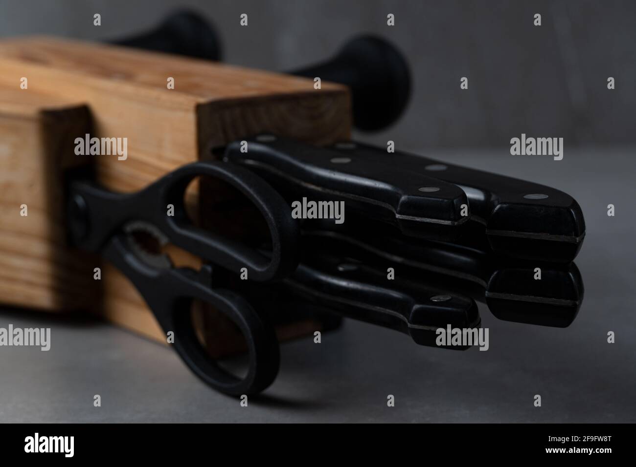 Set of kitchen knives and scissors in a wooden stand Stock Photo - Alamy
