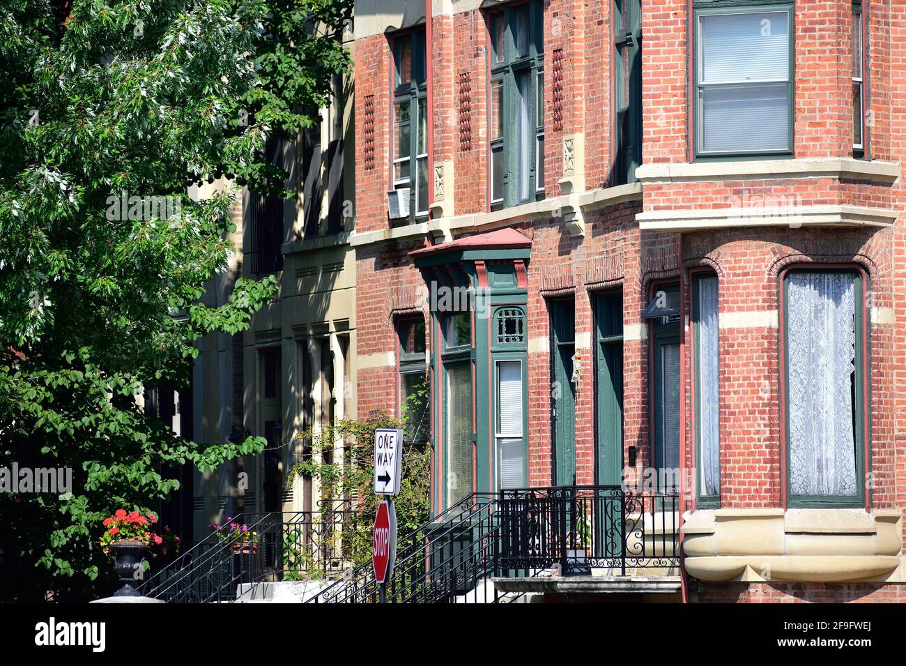 Chicago, Illinois, USA. Elegant row houses and apartments that line a ...