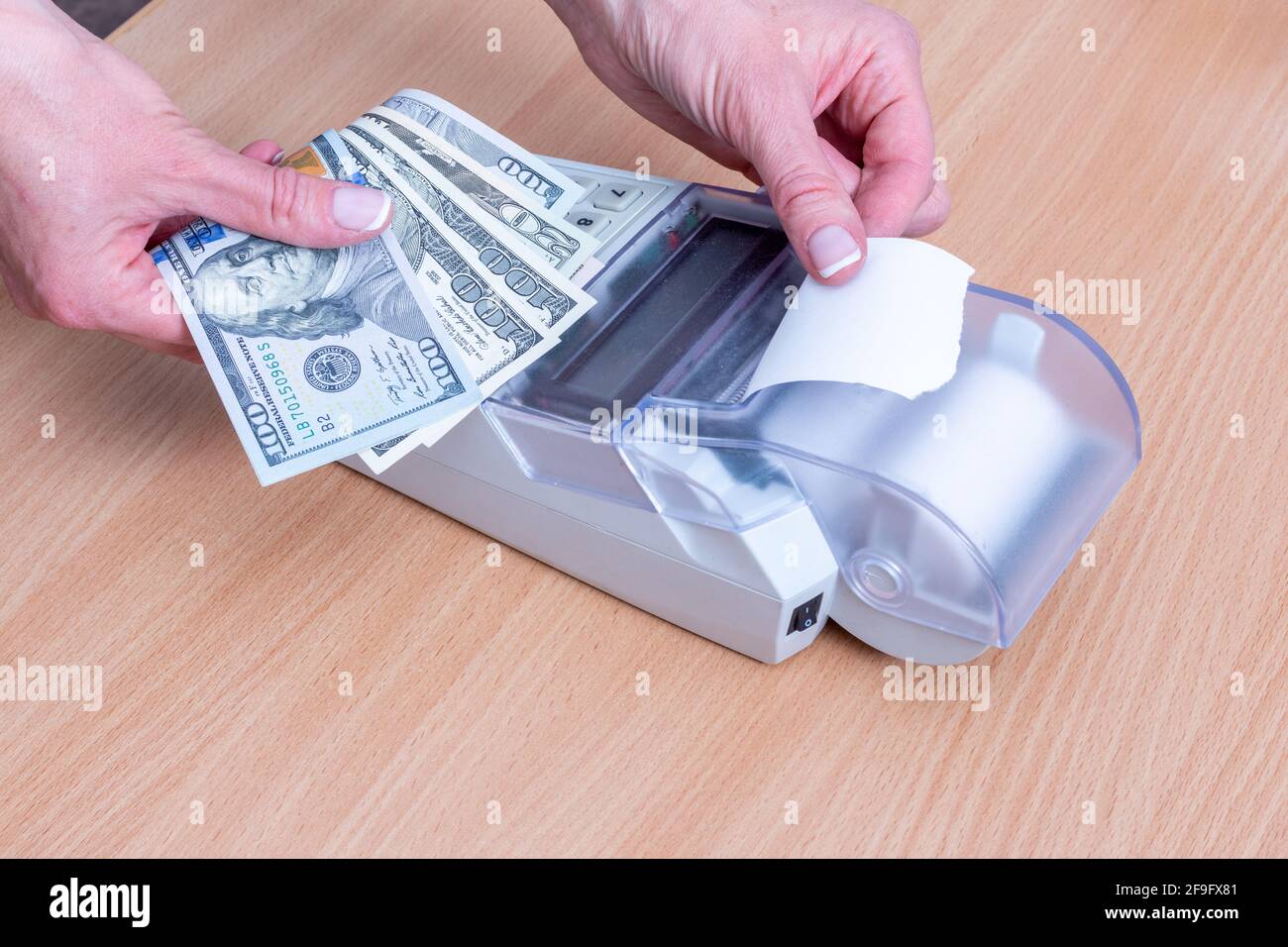 Blank check hi-res stock photography and images - Alamy