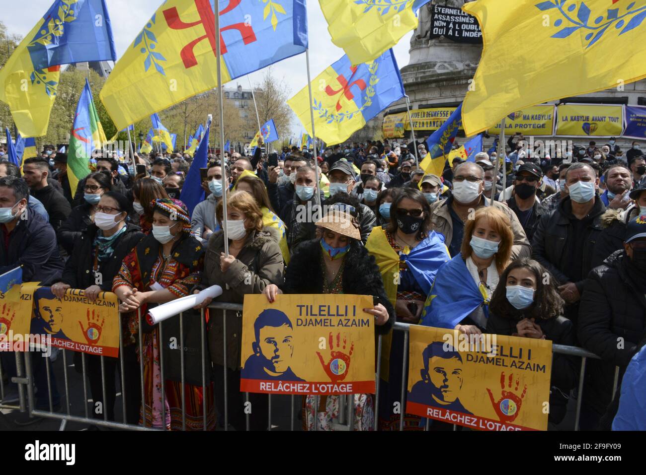 Several thousand Kabyle supporters of the independence of Kabylia ...