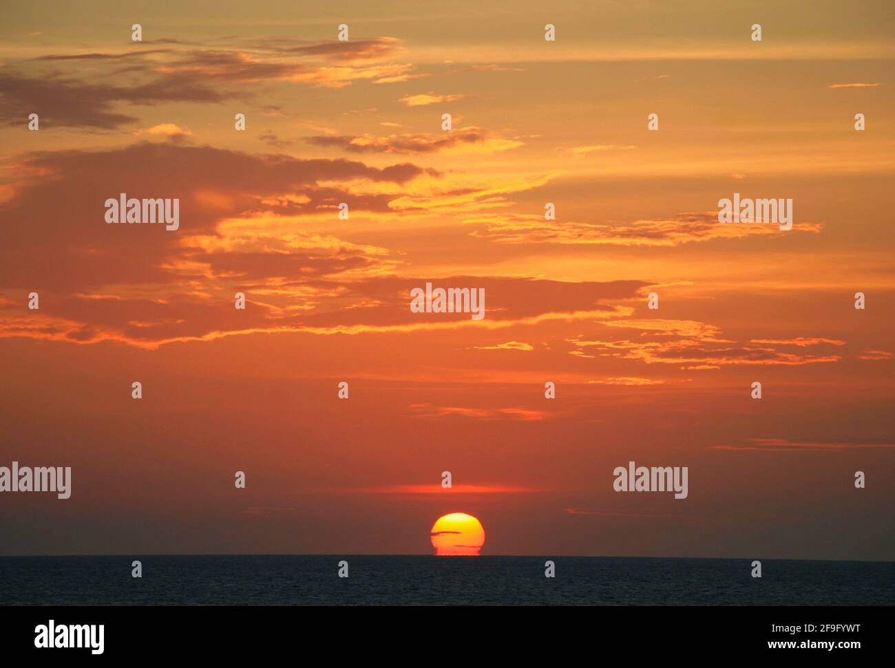 Tropical sunset over the Great Barrier Reef, Australia Stock Photo - Alamy