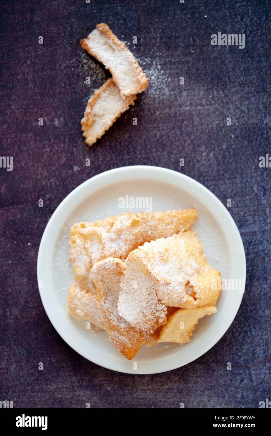 Italian Frappe or chiacchiere - typical Italian carnival fritters ...