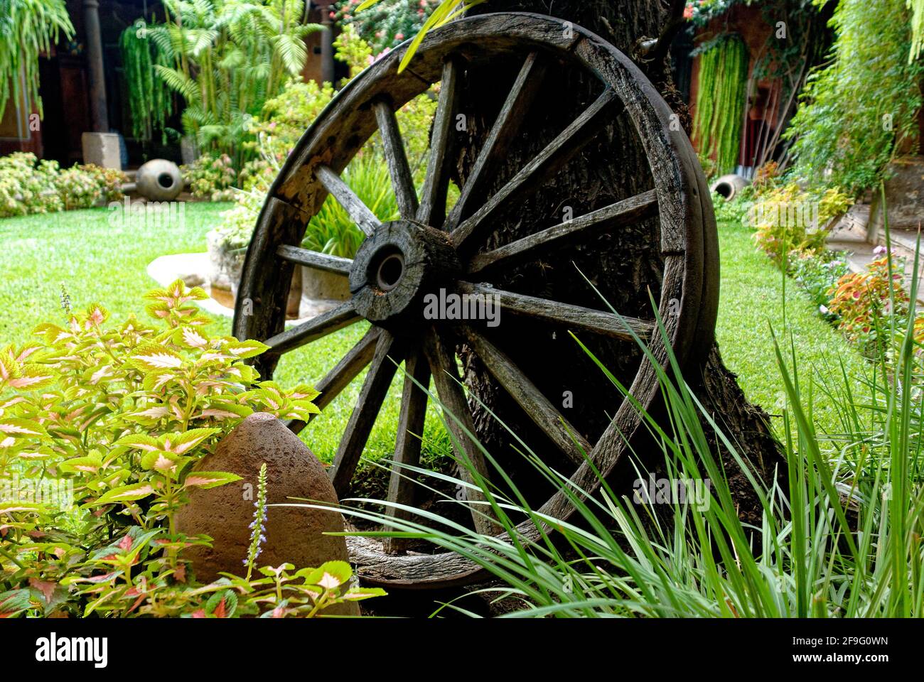 Vintage Wagon Wheel. Colonial Time Period - Hand Crafted Wagon Wheel ...