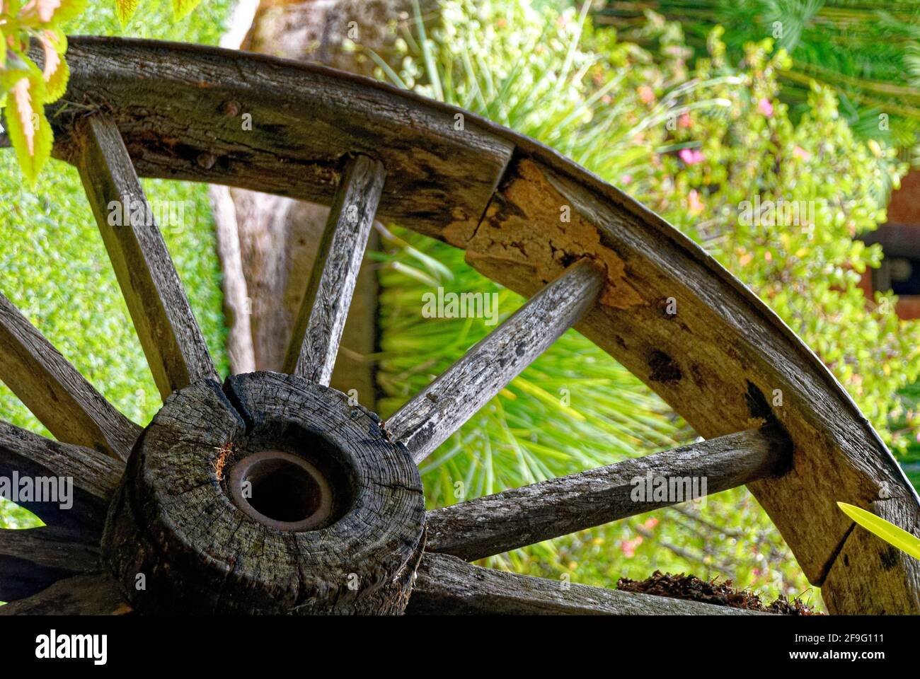 Vintage Wagon Wheel. Colonial Time Period - Hand Crafted Wagon Wheel ...