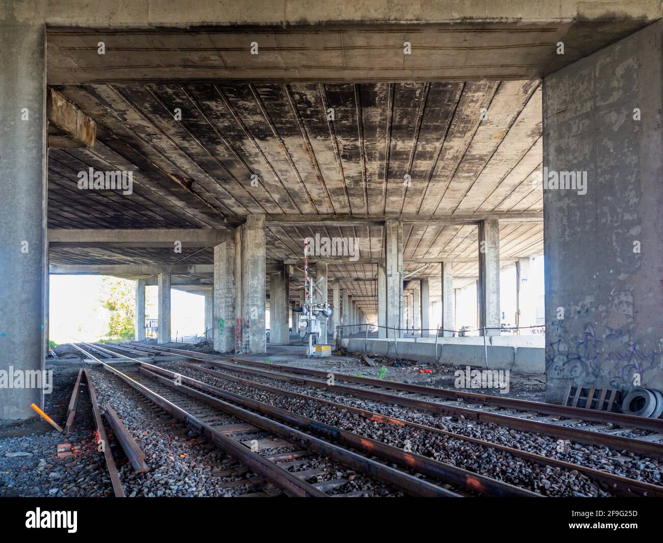 Railroad bridge point view hi-res stock photography and images - Alamy