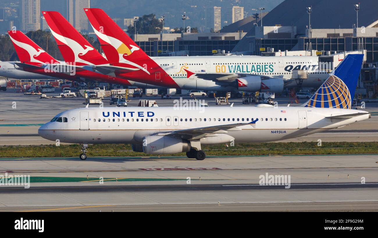 Qantas a320 hi-res stock photography and images - Alamy