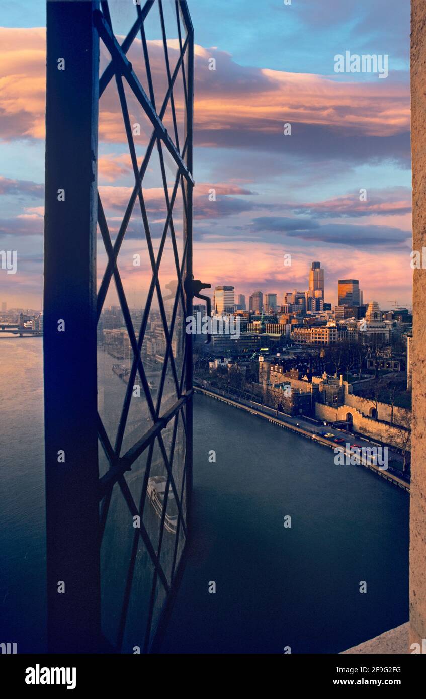 1980s london skyline hi-res stock photography and images - Alamy