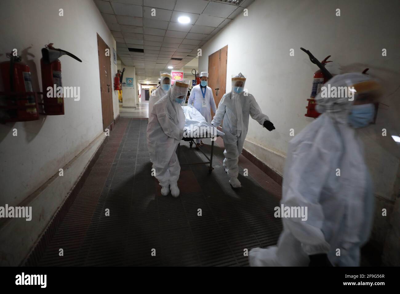 Dhaka, Dhaka, Bangladesh. 18th Apr, 2021. April, 18, 2021 Volunteers ...