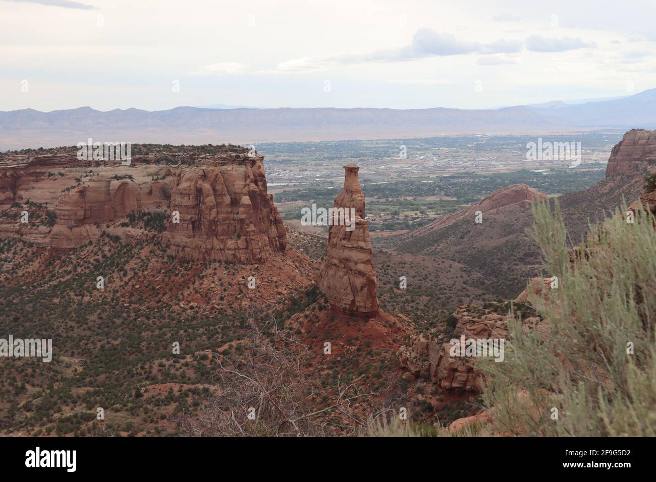 The red rock landscape with cliffside near Colorado National Monument ...