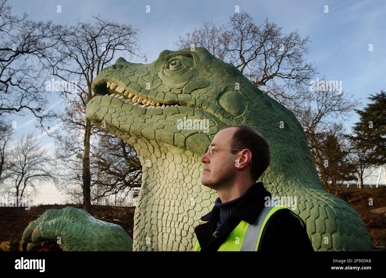 BUILT 150 YEARS AGO,THE WORLDS FIRST DINOSAUR PARK IN CRYSTAL PALACE ...
