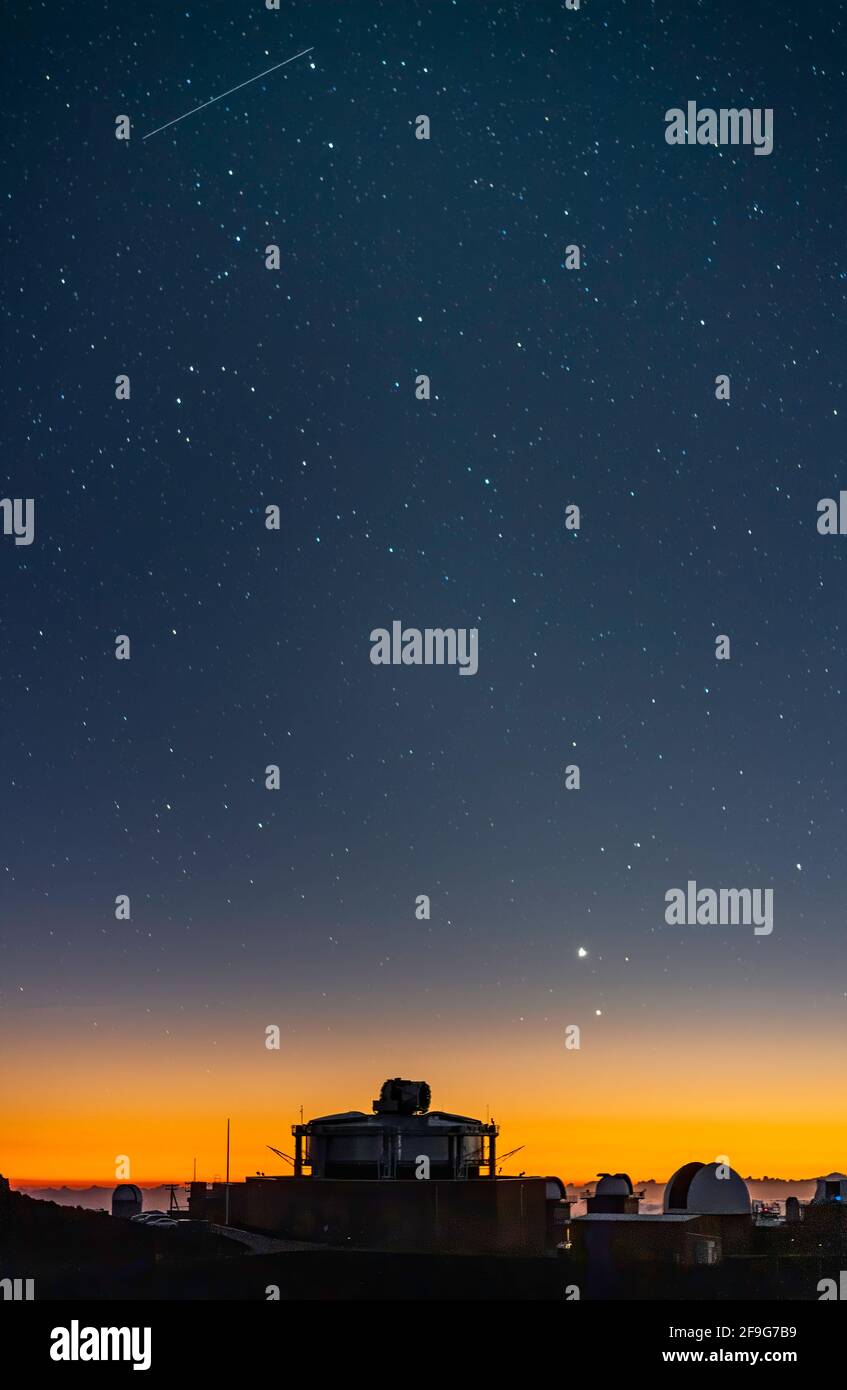 Haleakai Observatory at sunset with blue hour stars, Maui, Hawaii ...