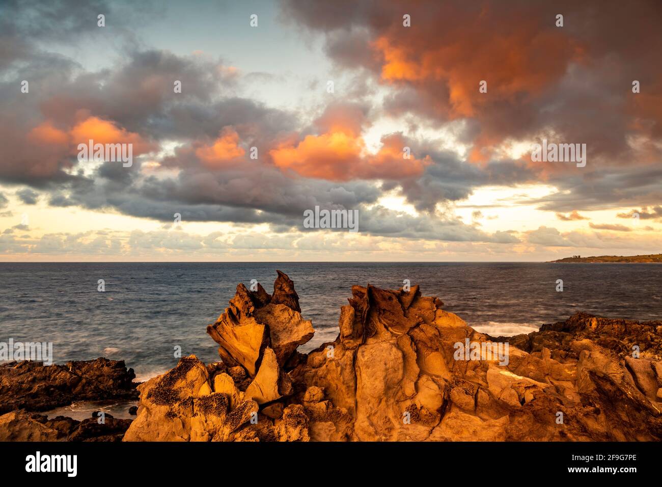 Hawea Point, Kapalua, Maui, Hawaii Sunrise, USA Stock Photo - Alamy