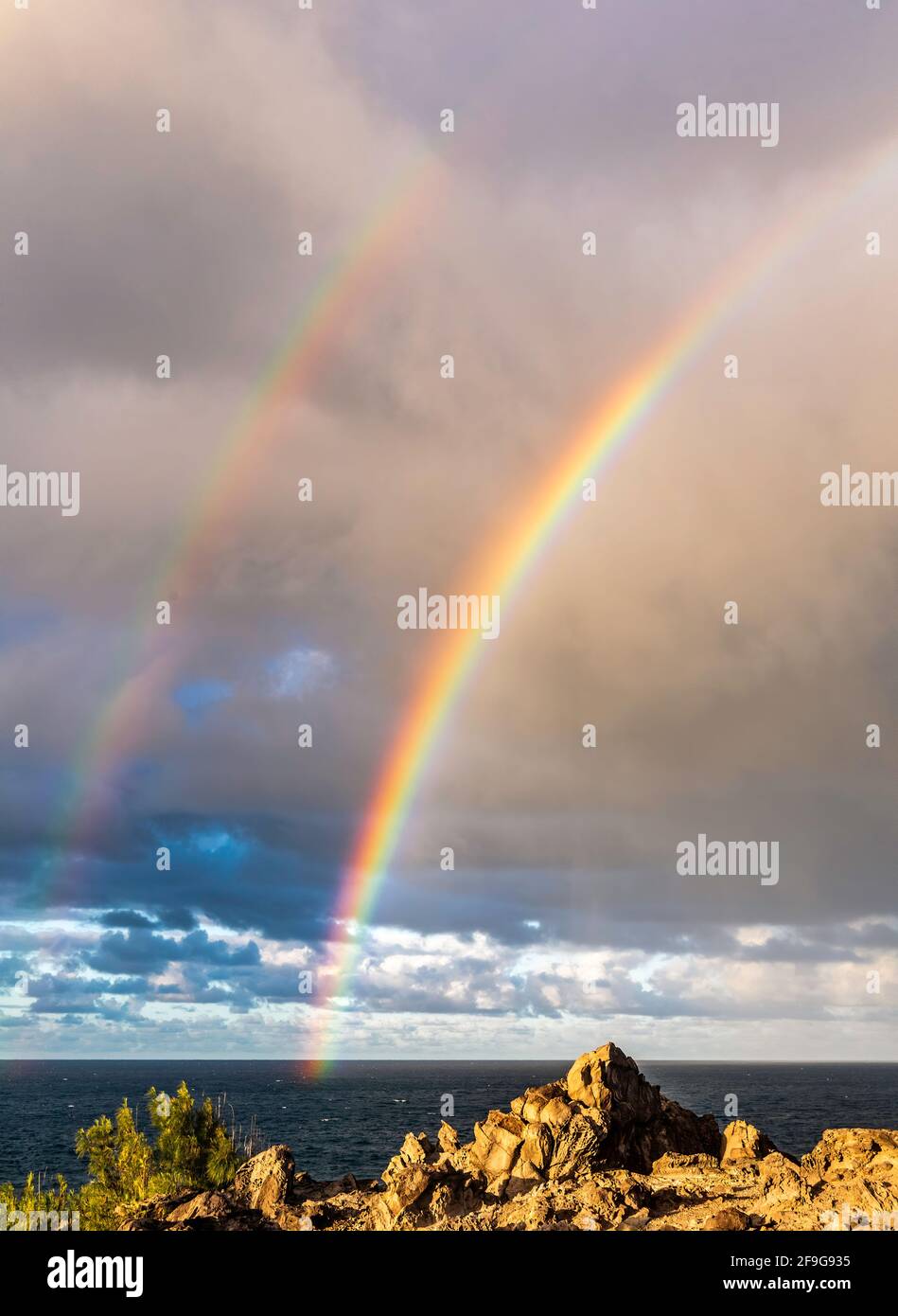 Beautiful rainbow ocean waves hi-res stock photography and images - Alamy