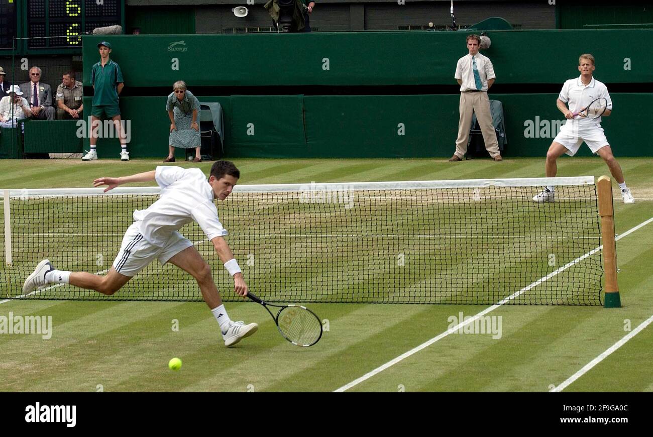 WIMBLEDON 6TH DAY 29/6/2002 TIM HENMAN DURING HIS MATCH WITH W.FERREIRA ...