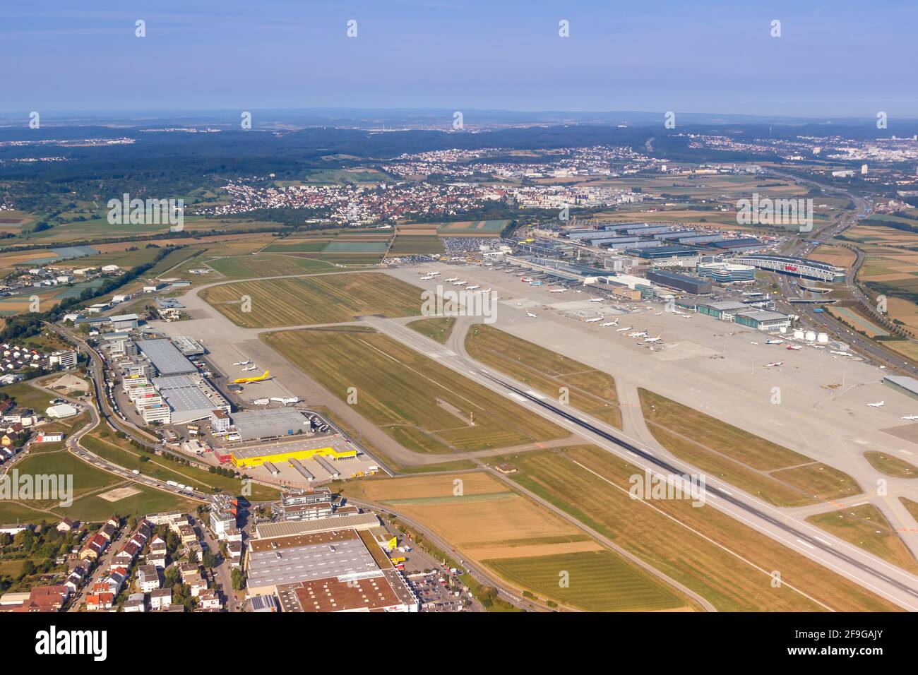 Airport cargo ramp hi-res stock photography and images - Alamy