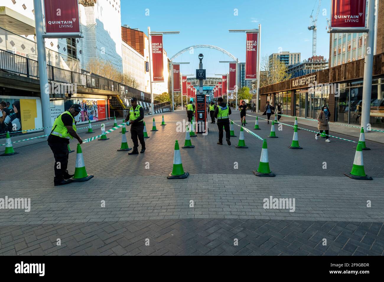 The crowd in the new wembley stadium hi-res stock photography and ...