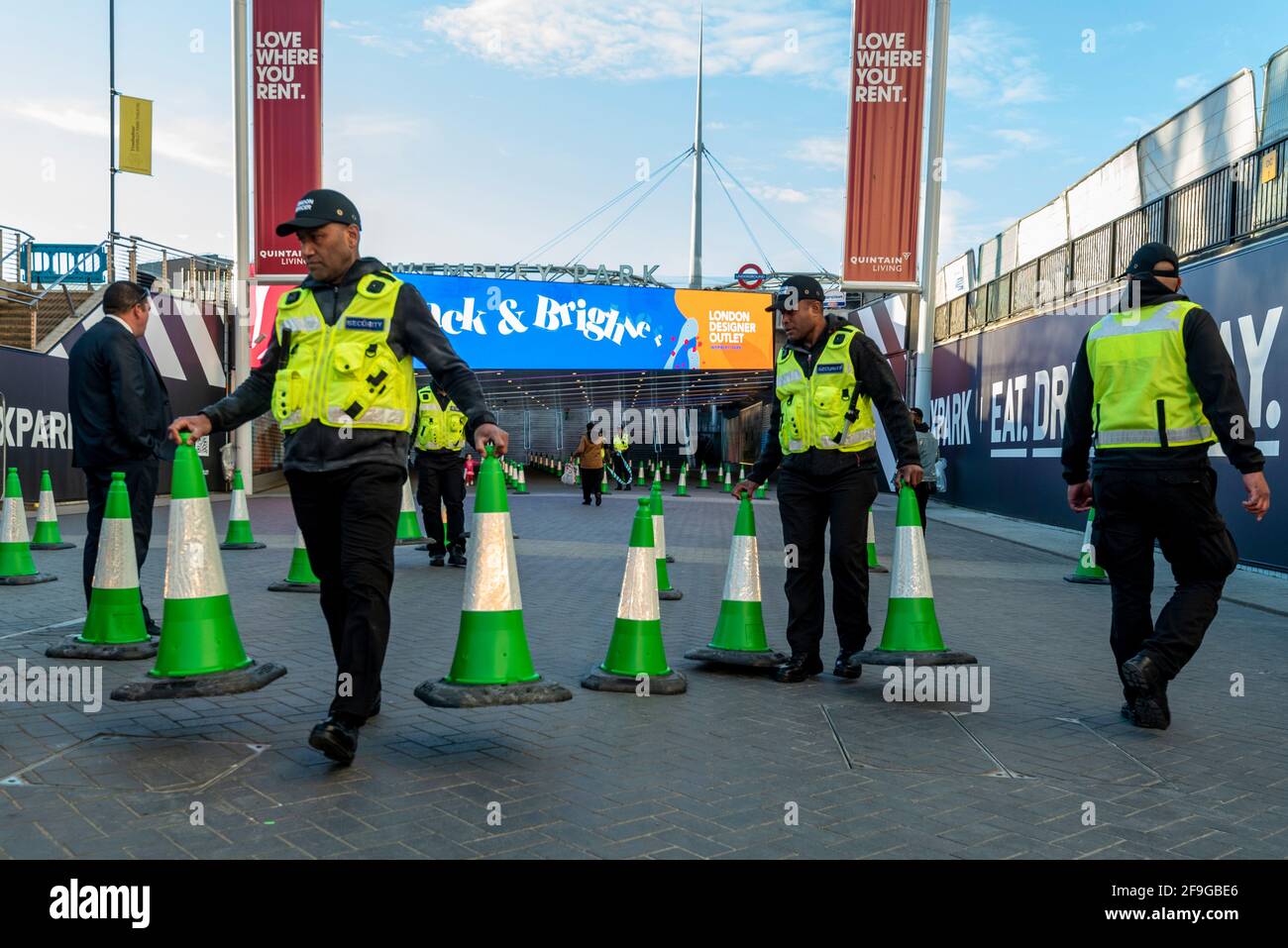 Football match crowd walking hi-res stock photography and images - Alamy