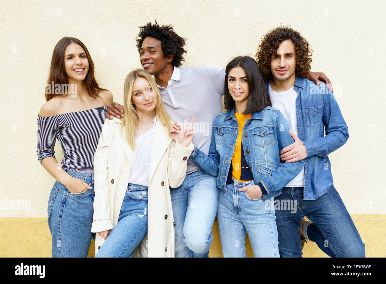 Multi ethnic people street hi-res stock photography and images - Alamy