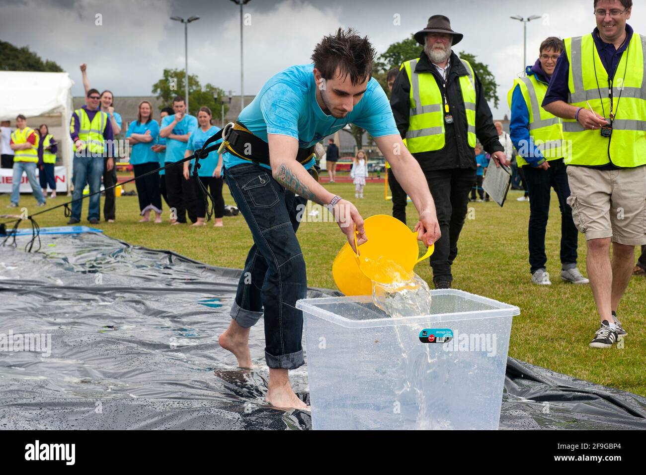 Rubber band relay hi-res stock photography and images - Alamy