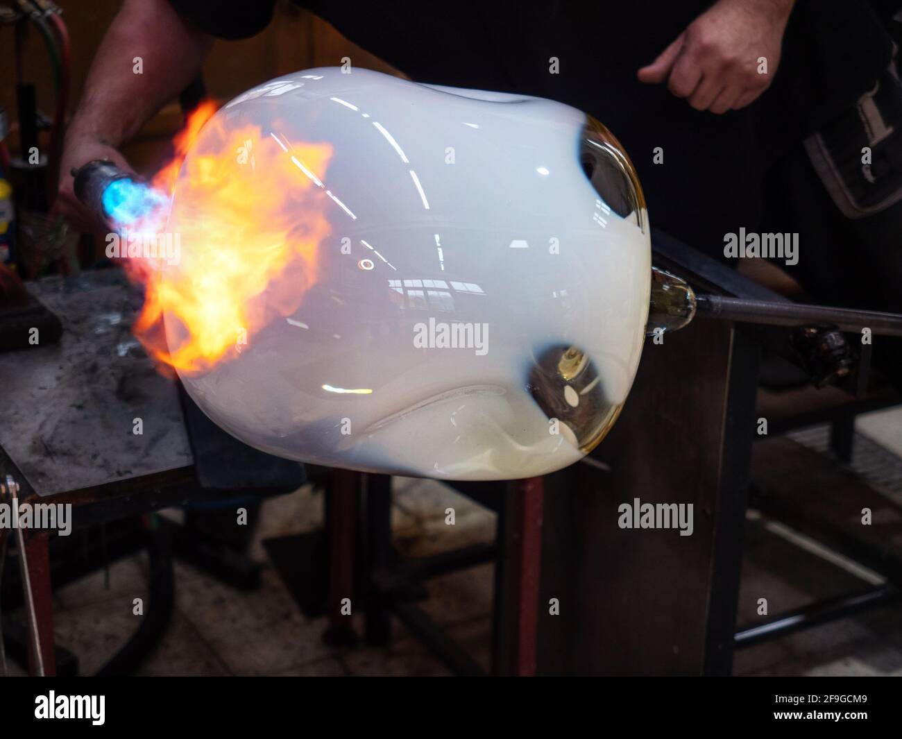 Molten glass ball hi-res stock photography and images - Alamy