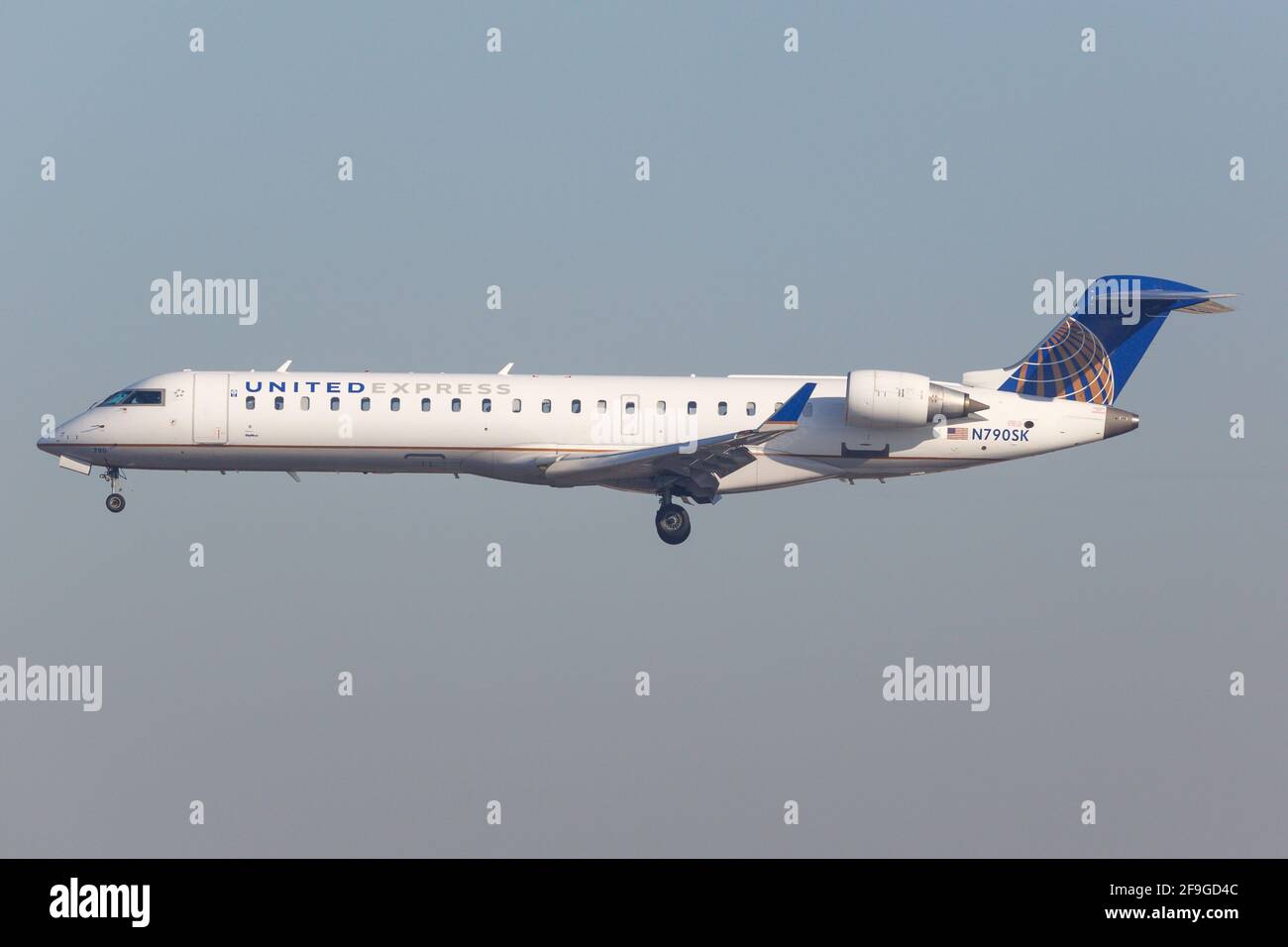 Los Angeles, USA - 22. February 2016: United Express Bombardier CRJ-700 ...