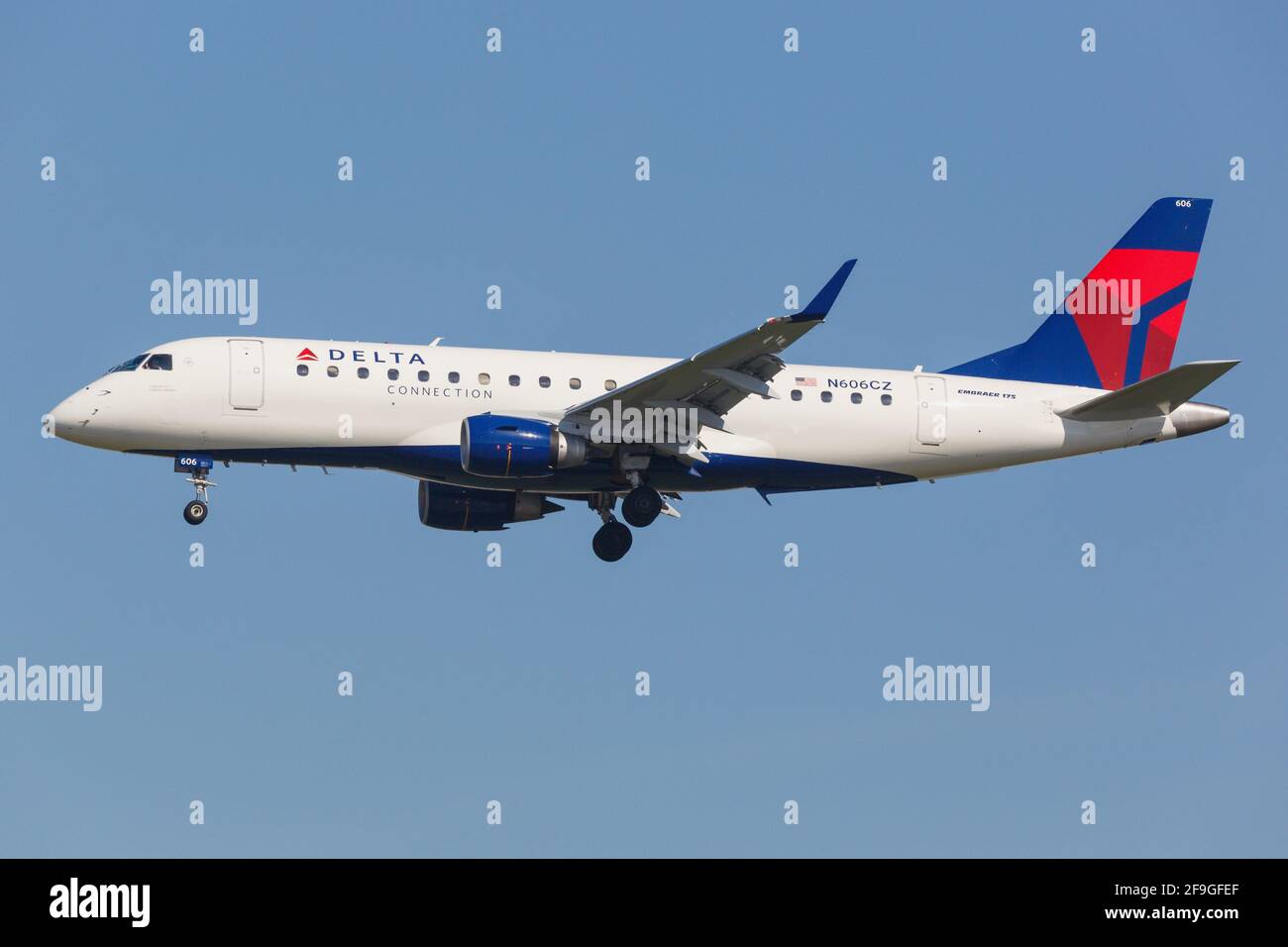 Embraer e 170 hi-res stock photography and images - Alamy