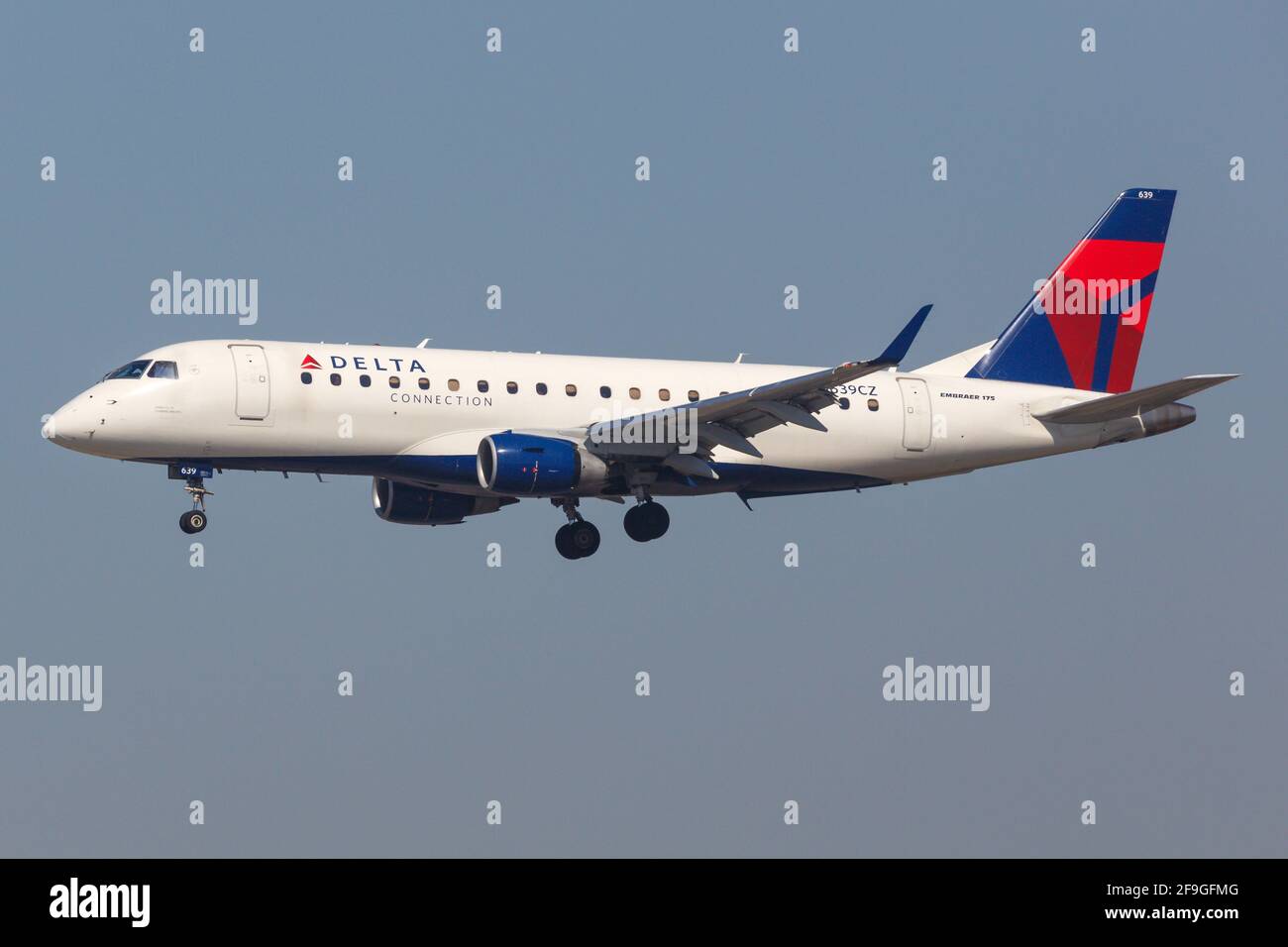 Delta connection aircraft hi-res stock photography and images - Alamy