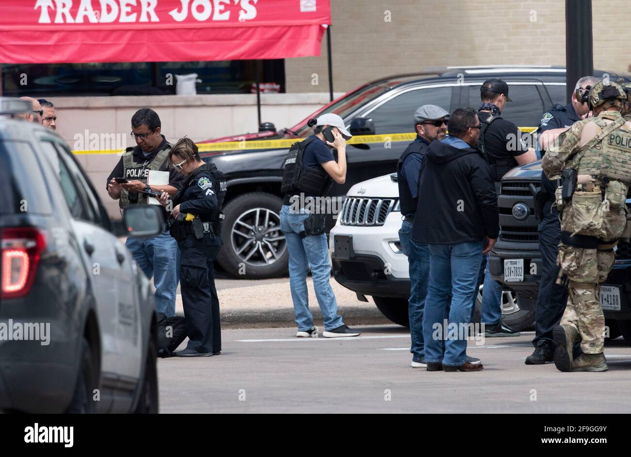 Austin, Texas, USA. 18th Apr, 2021. Police SWAT along with the Texas ...