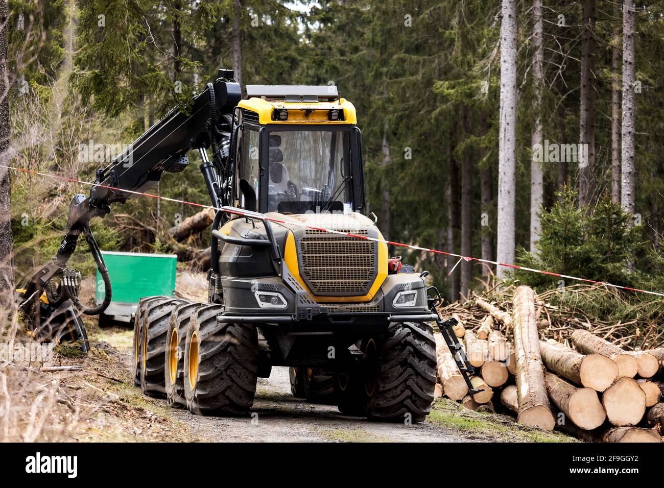 Modern harvester hi-res stock photography and images - Alamy