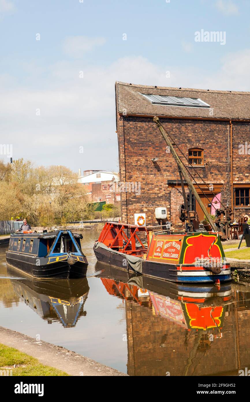 Canal narrowboat passing the Middleport pottery factory on the Trent ...