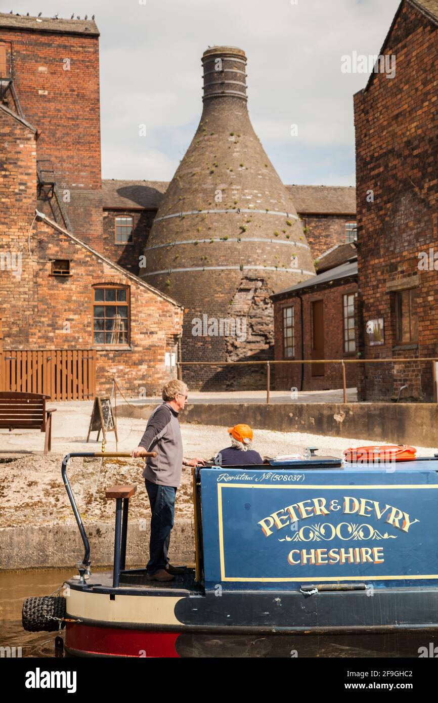 Canal narrowboat alongside the Middleport pottery factory on the Trent ...