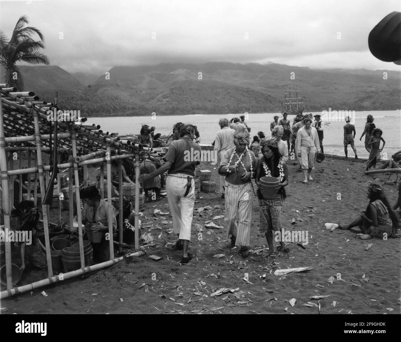 CHIPS RAFFERTY HUGH GRIFFITH and GORDON JACKSON in MUTINY ON THE BOUNTY ...