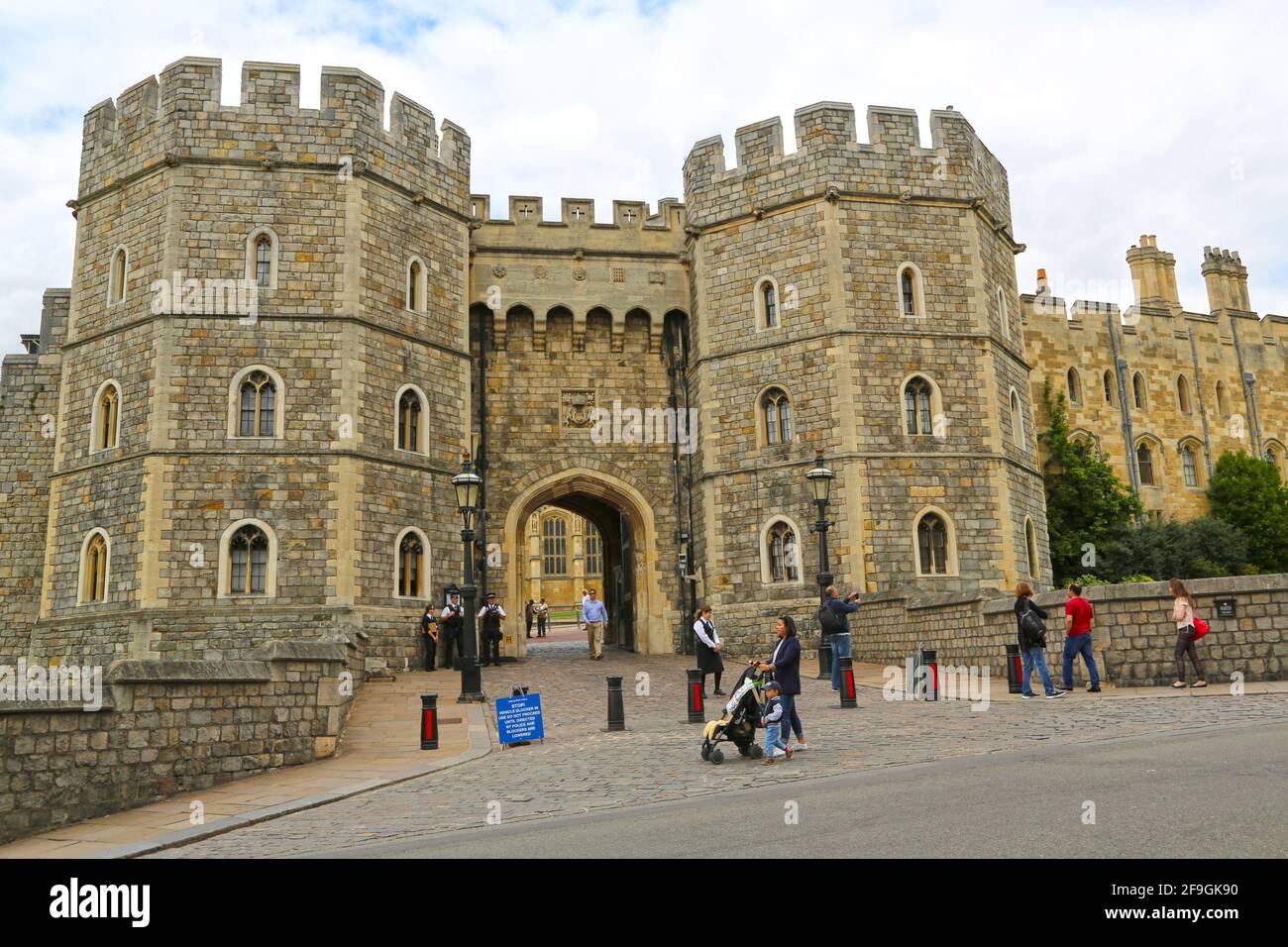 Henry viii gate hi-res stock photography and images - Alamy