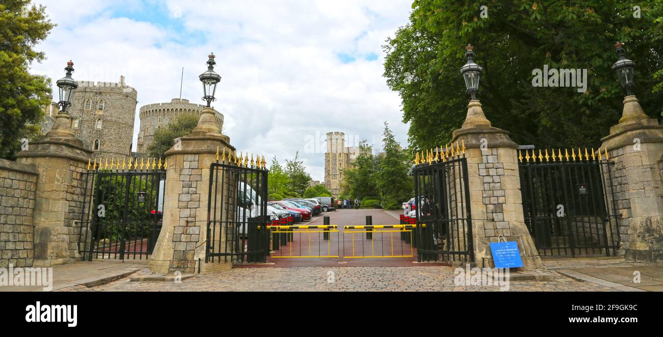 Windsor castle entrance hi-res stock photography and images - Alamy