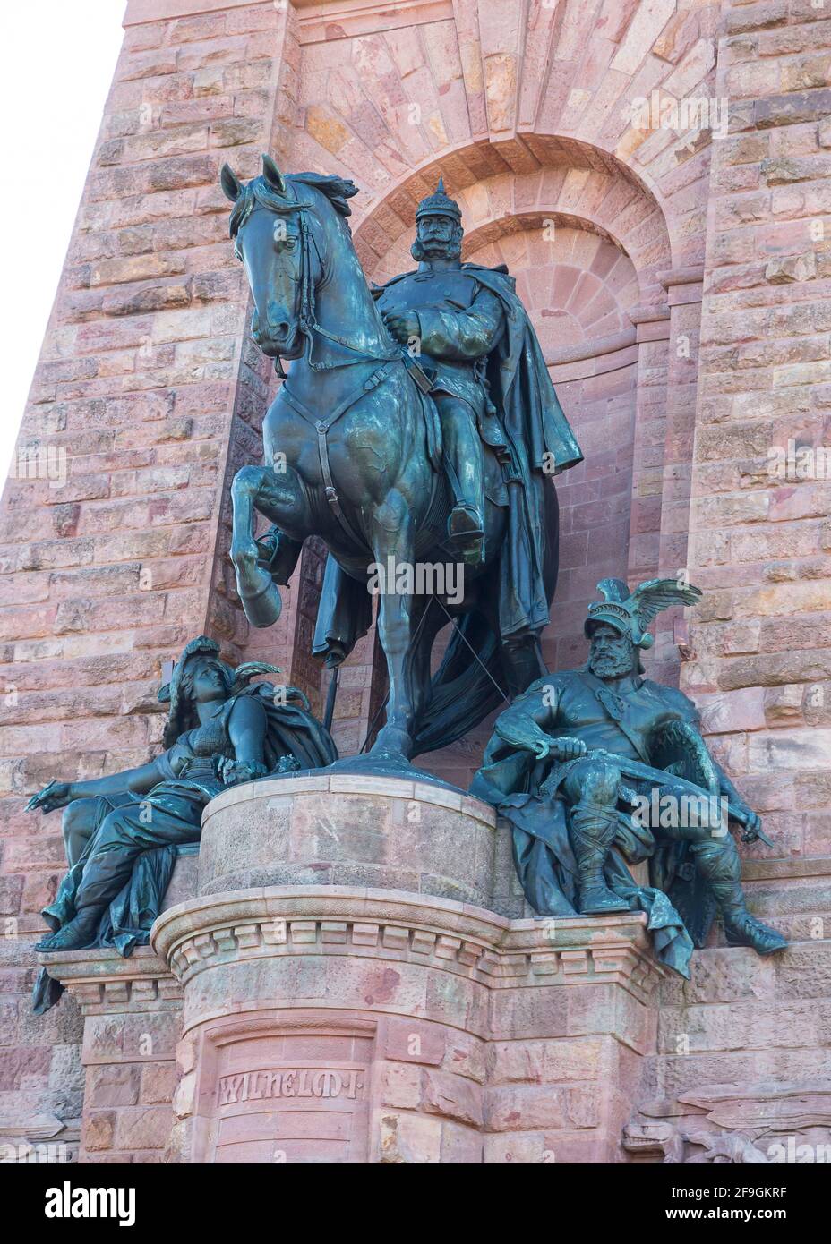 William the conqueror statue hi-res stock photography and images - Alamy