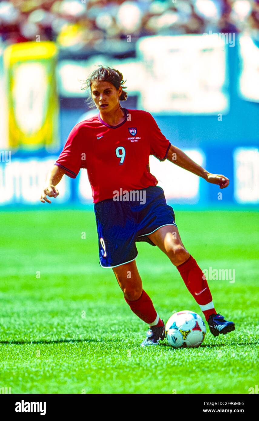 Womens soccer mia hamm hi-res stock photography and images - Alamy