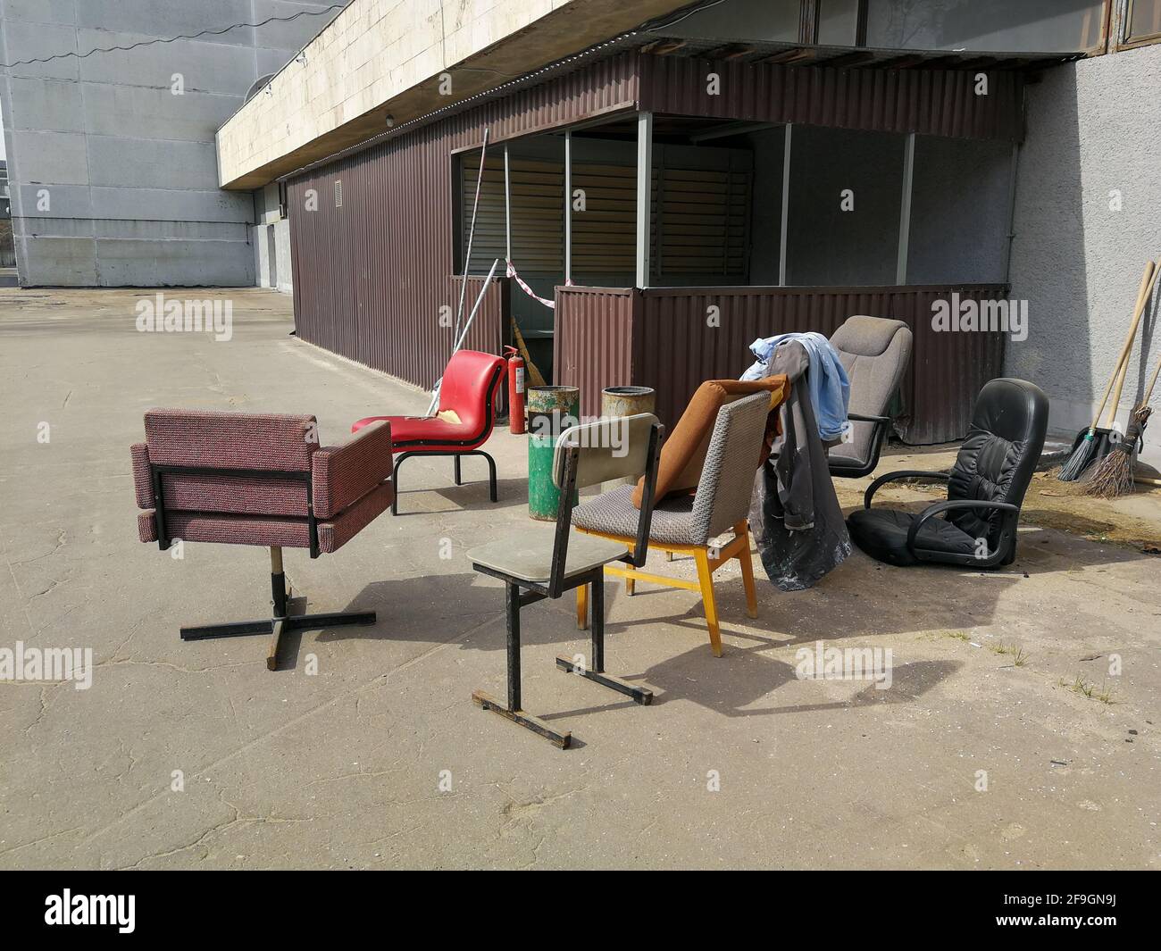 Dirty armchairs hi-res stock photography and images - Alamy
